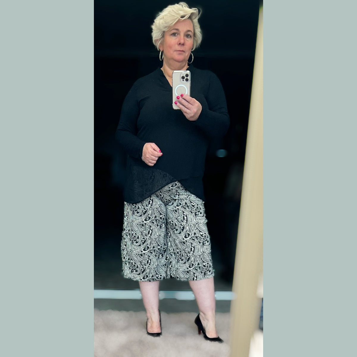 Black Beige Swirl elastic waist culottes trousers shorts – rockthosecurves Black Beige Swirl elastic waist culottes trousers shorts – rockthosecurves